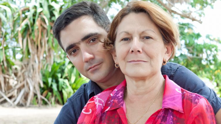 Pros and Cons of Dating a Friend’s Widow after 50+